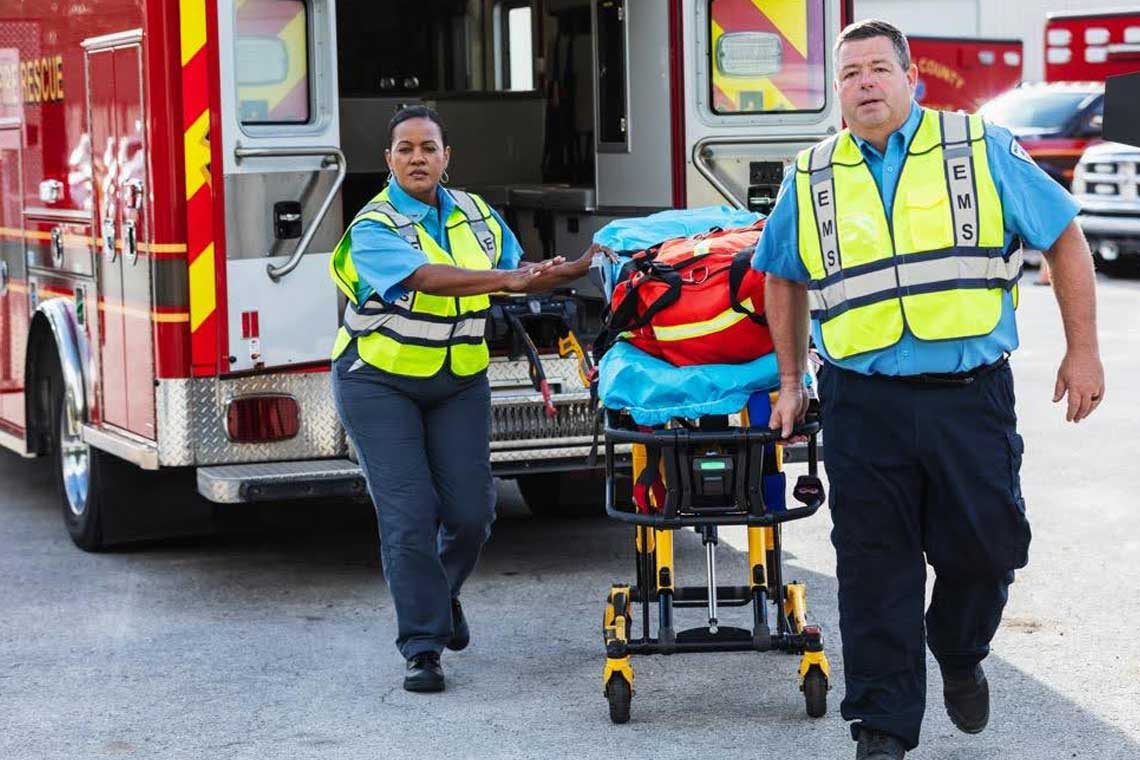 Paramedic to RN: Guide to Change Careers - Harding Online